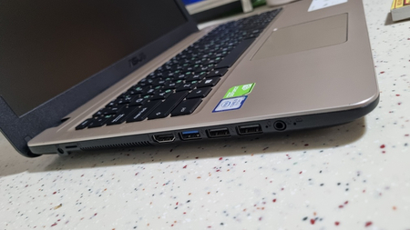 Acer notebook tez va arzon sotiladi
