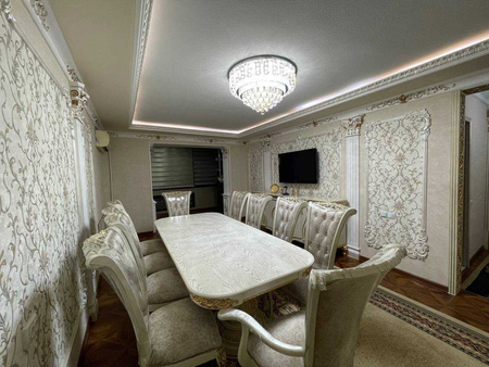 V4637 3/4/4 Шота Руставели Ор.р: Братские могилы 70м2 евро ремонт