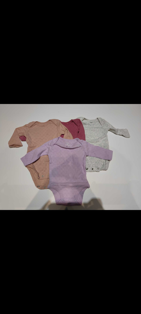 Детские вещи от 0- до года в хорошем состоянии  Carter's , Kitikate