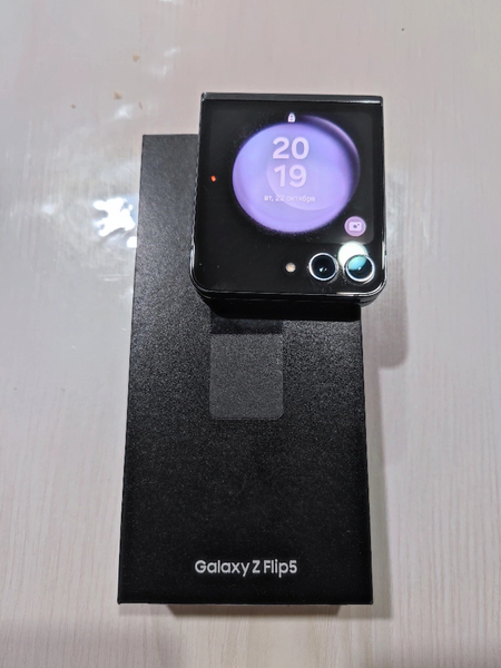 Z flip 5  8/256 gb