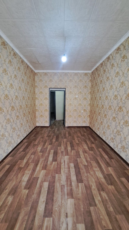 Kvartira sotiladi 1xona 2xona qilingan 2etaj