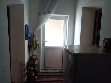Uy sotiladi 6 sotix 6 xonadan iborat 2xonasi remont bo'lgan