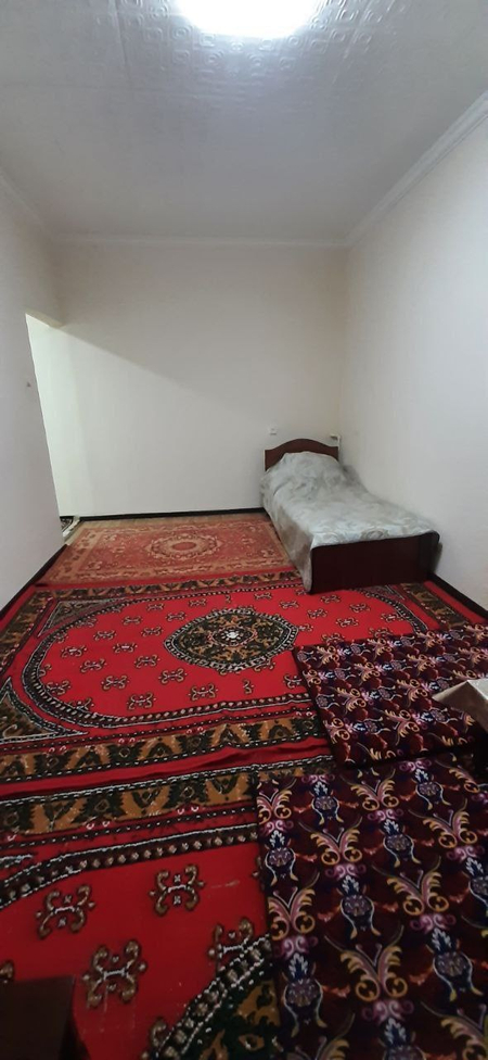СРОЧНО ПРОДАЕТСЯ Чирчик ш. Троицк 2-этаж 1х янги планировка 39 м²