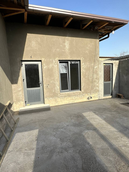 Hovli sotiladi 4+ sotix yangi qurilgan