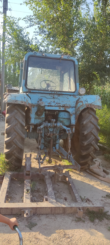 Belarus traktr sotiladi