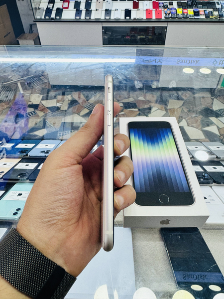 iPhone se 2022 xolati yaxwi 93%