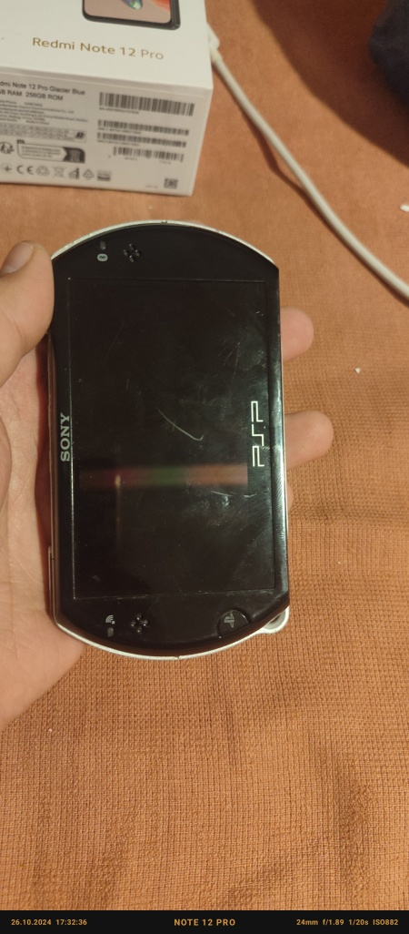 Psp go 16 gb +4gb flash