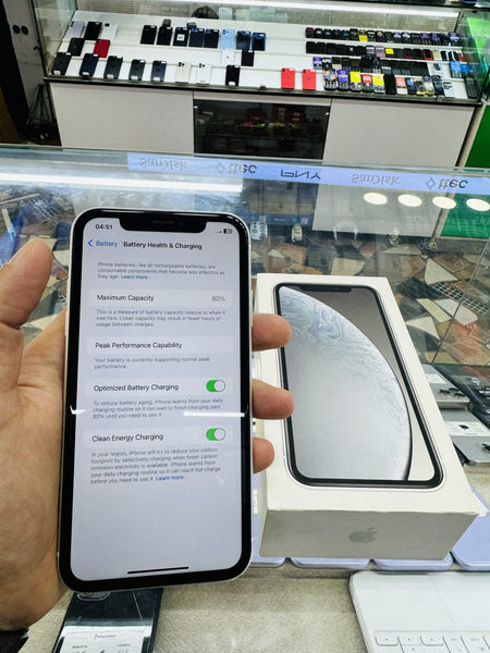 iPhone Xr  128 gb white ideal