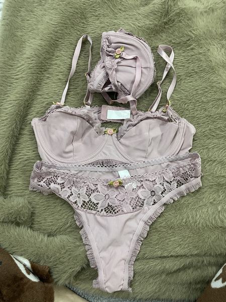 Бюстгальтеры, комплекты и трусы с Shein