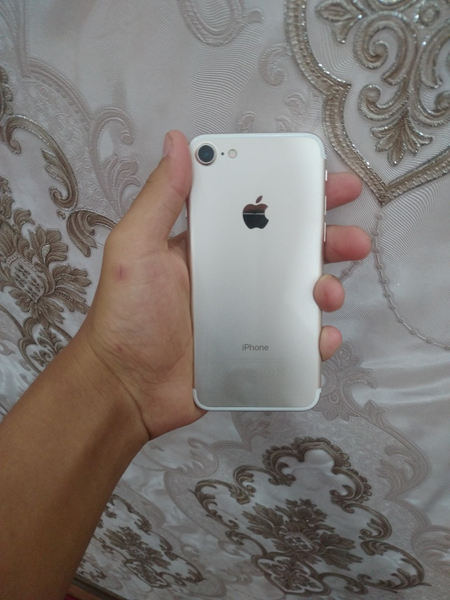 iPhone 7  satiladi