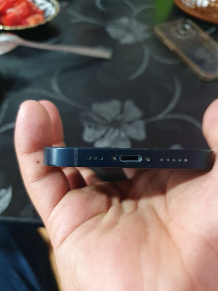 Продается iPhone 14-й коробка документ