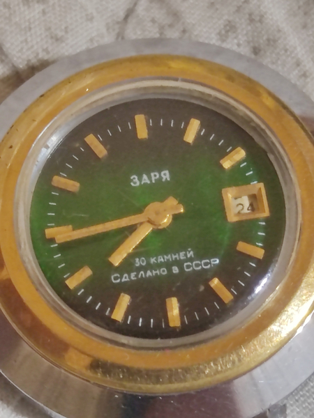 Наручные женские часы заря