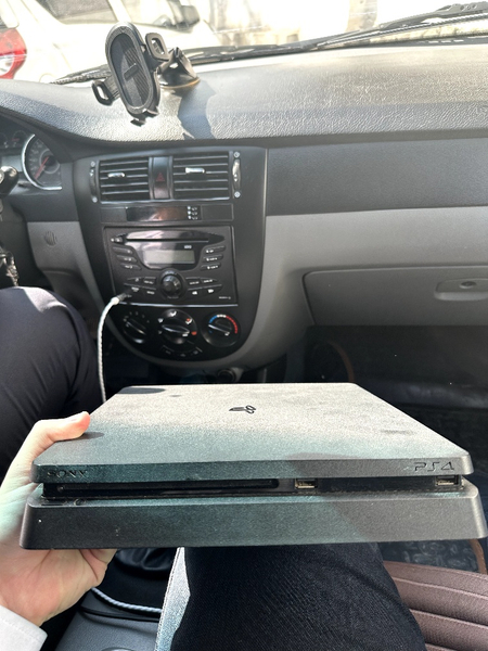Play Station 4 model CUH-2116A