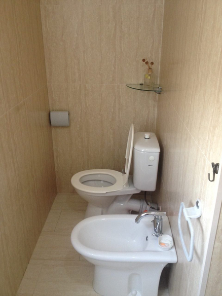 Rakat kirpichnii dom, kvartira s razdelnimi komnatami, balkon, parkovk