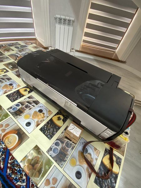 Принтер EPSON 1410  2 штука по оптовой цене, оба 600$, 1-300$