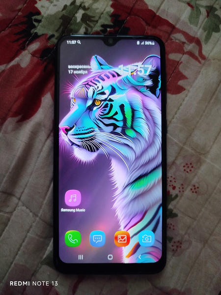 Продаю Samsung A30 3/32гб.+блютуз наушники.