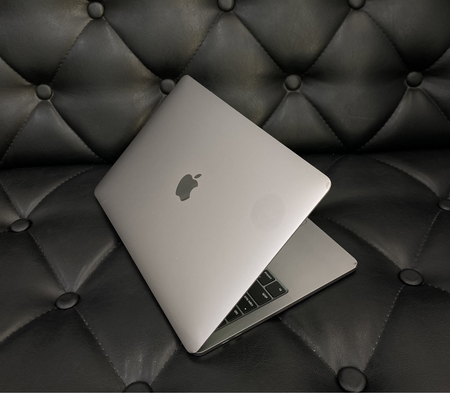 Apple MacBook Pro 2020 года в хорошем состоянии