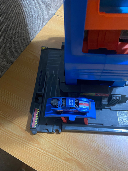 Гараж hotwheels в хорошем состоянии