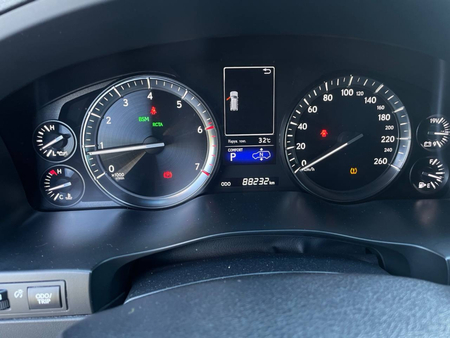 Lexus 570