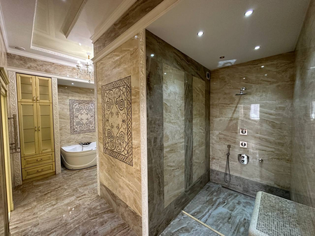 Huvaydo 125m2 3xona 6taj srocna sotiladi!!!