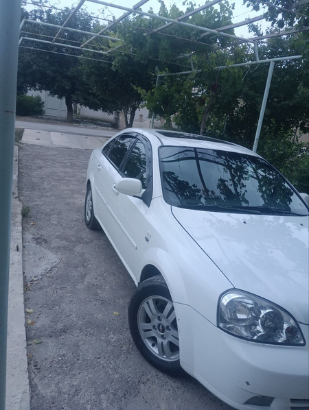 Avtomobil sotiladi