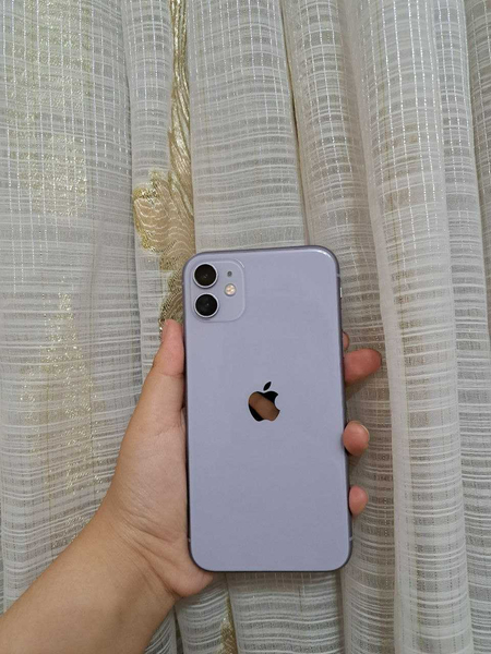 Iphone 11 сотилади 250$