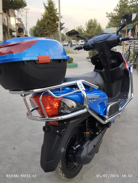 ARIVO700 skuteri
