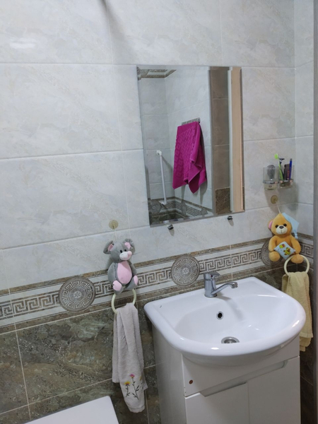 Sergili straytilda 1 xonali kvartira yigitlarga qizlarga yoki oilaga b
