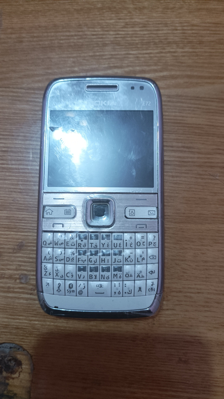 Nokia E 72 zoʻr tel