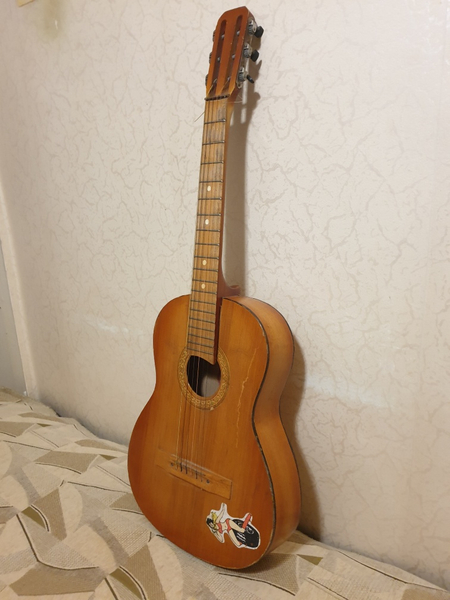 Продам гитару советскую