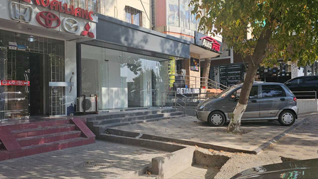 Chilonzor Farxod bozori ro'parasida 72m2 lik do'kon sotiladi.