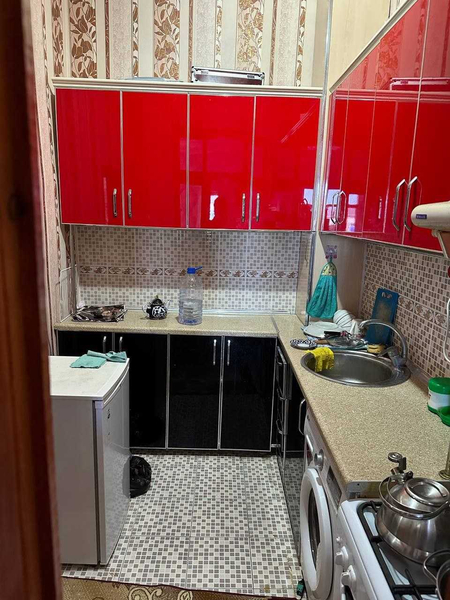 Kvartira sotiladi shuxrat kafe yonidagi 7 etaj dom