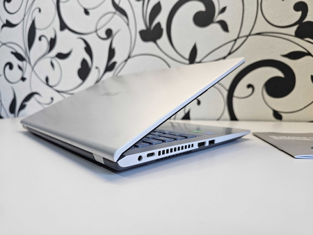 ПРОДАМ Asus X515J Ноутбук Видеокартой QuadGold-6805/12GB/256SSD/MX130.