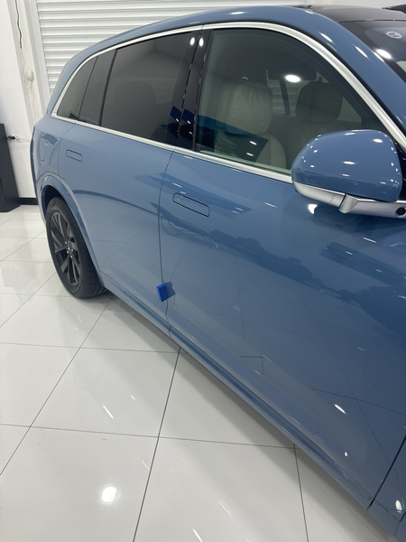 Li 7. Max. Parogi bor oq salon
