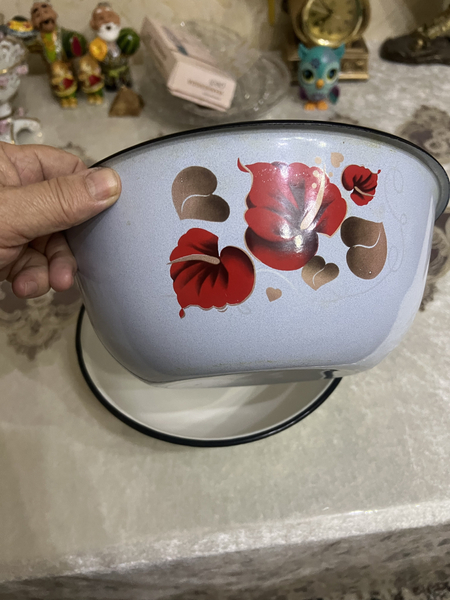 Продам эмалированне  чашки