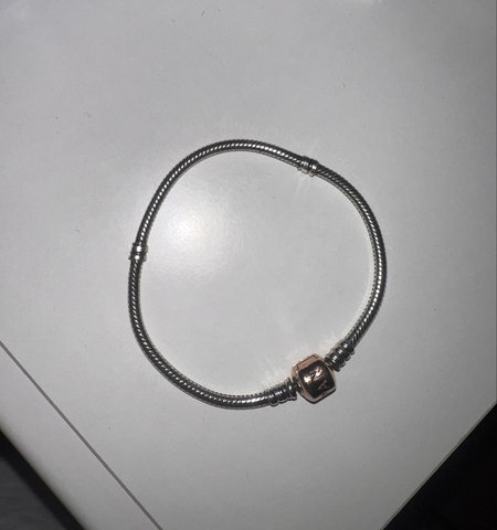 Продаю браслет Pandora оригинальный