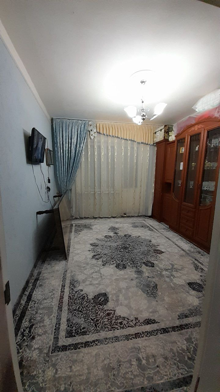 Bekobod 13 mkr 2 xona uy sotiladi