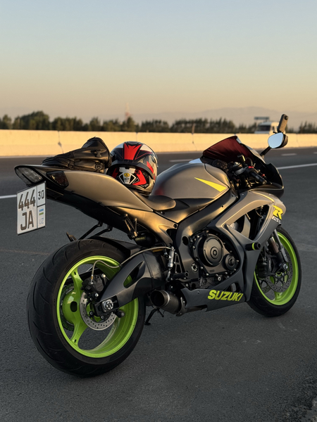 Suzuki gsxr 750 k7