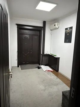Чиланзар8 вдоль дороги 2 комнаты 70м² с ремонтом