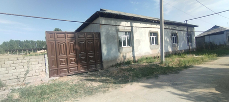 Hovli uy sotiladi