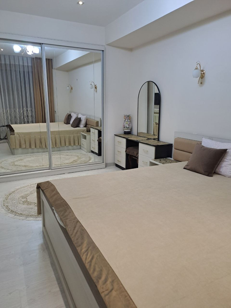 Срочно Сдаётся квартира Ц-5 метро минор 4-комната 90м2 авторский ремон