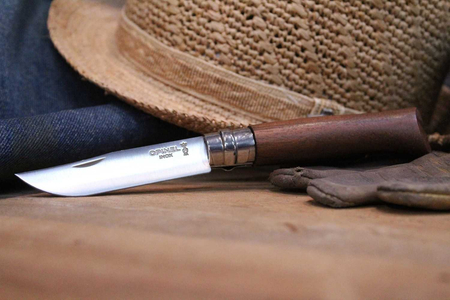Маленький складной нож Opinel #8 с ореховой рукояткой