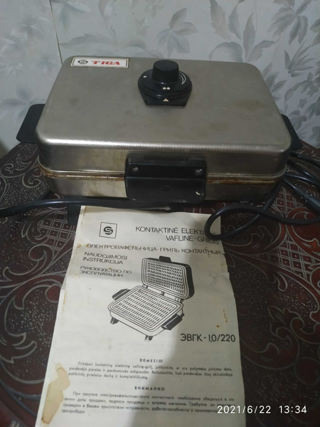 Продается вафельница электрическая