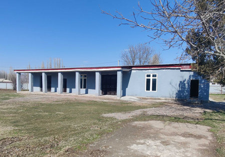 Ohangaron tumanida 445 m2 noturar bino 40 sotok 430 mln
