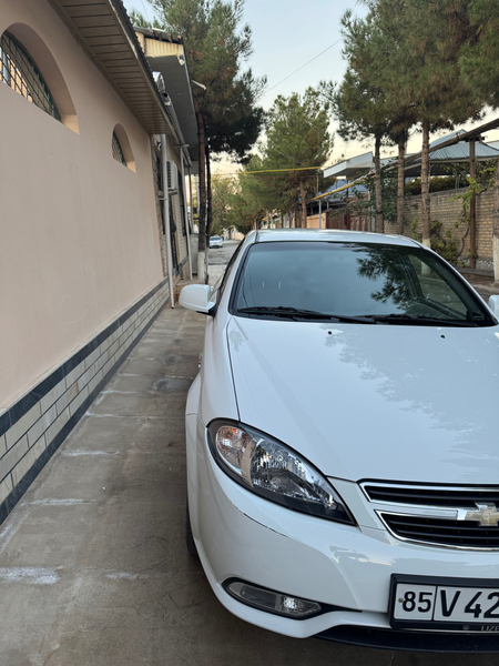 Lacetti sotiladi