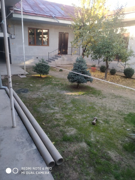 Uchastka sotiladi uc tepada srochna