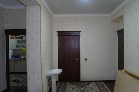 121/24-санлы уй М. Горки кошесинде 2-этажда 2 ханалы 79 кв.м болган уй