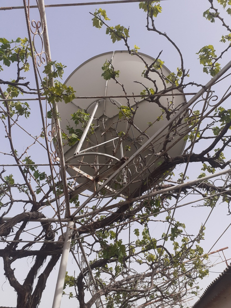 Parabolicheskaya antena kattasidan