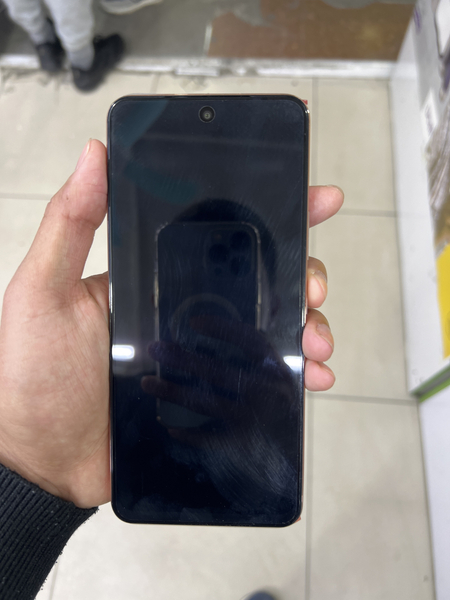 Vivo Y28. Srocna sotiladi