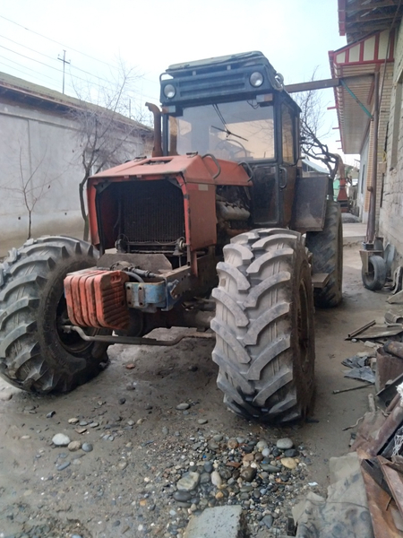 TRAKTOR BIZON 4x4 sotiladi